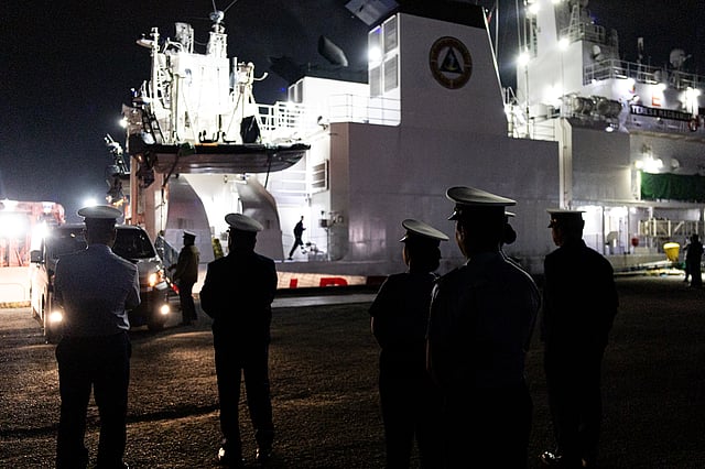 Filipino shipwreck survivors arrive in Manila