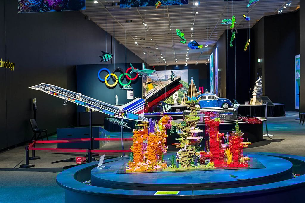 Brickman Wonders of the World extends Manila run