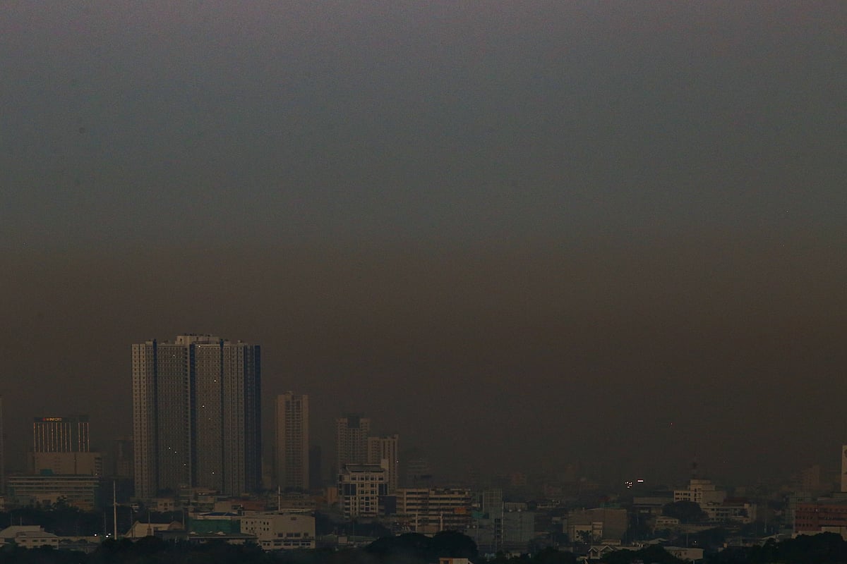 Morning smog blankets Manila as air quality worsens