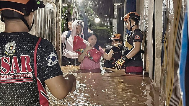 ‘Basyang’ onslaught triggers landslides, floods