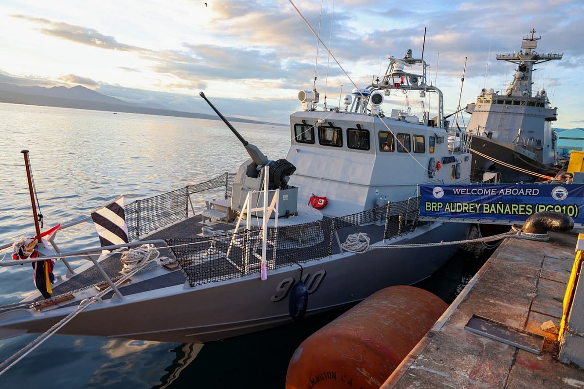 AFP commissions 2 Navy ships to boost maritime defense