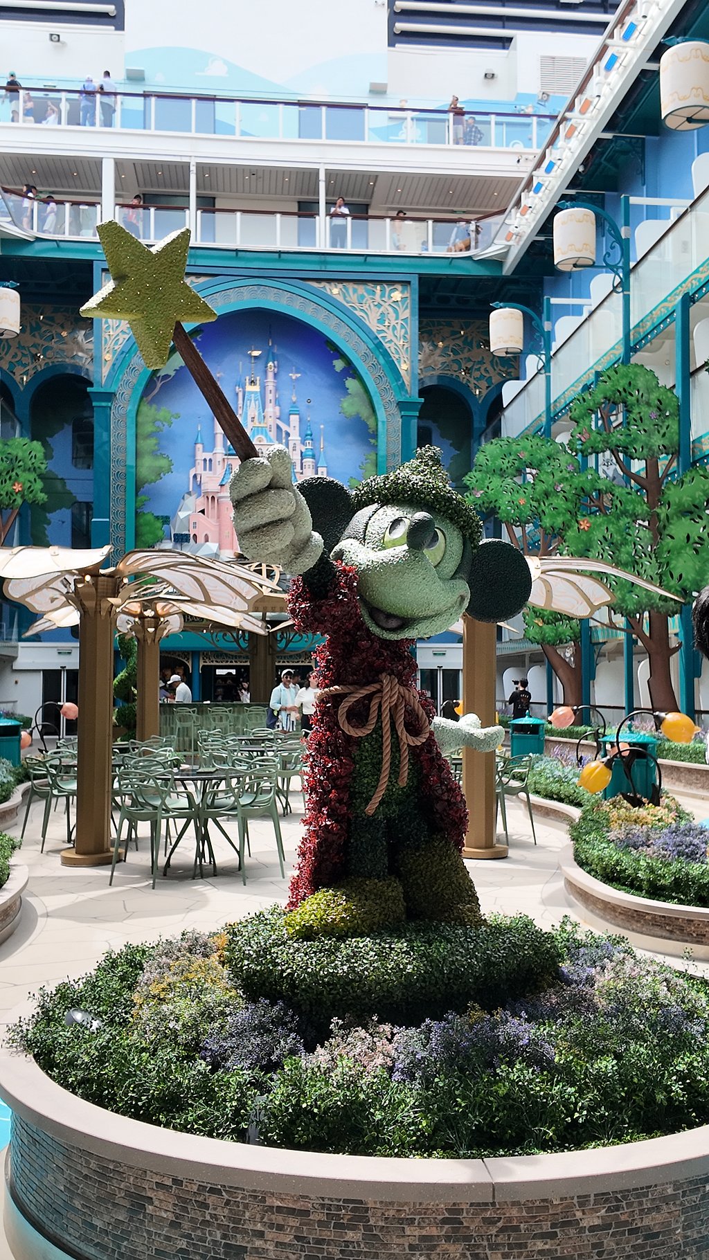 Next-level entertainment at sea: Disney Adventure raises the curtain