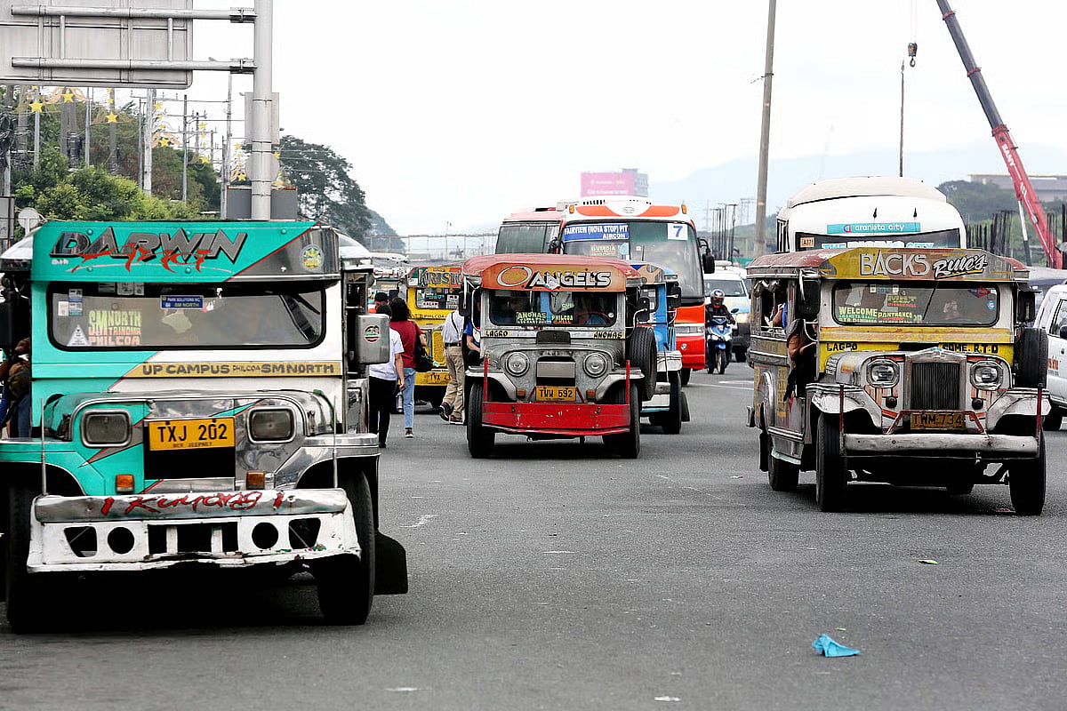 Transport groups seek freeze on modern jeepney payments
