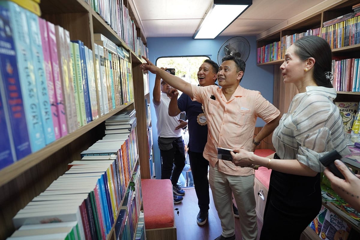 Ormoc City launches traveling library to boost children’s reading in ...
