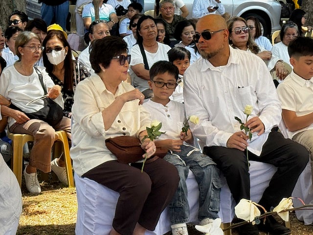 Ian de Leon addresses siblings’ absence at Nora Aunor’s first death ...