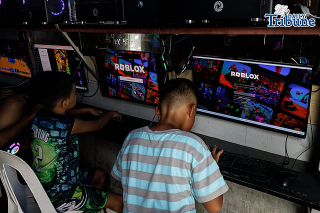 Kids play Roblox at a computer shop in Tondo