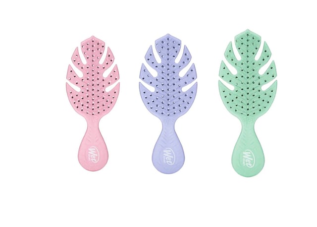 The cutest way to detangle hair