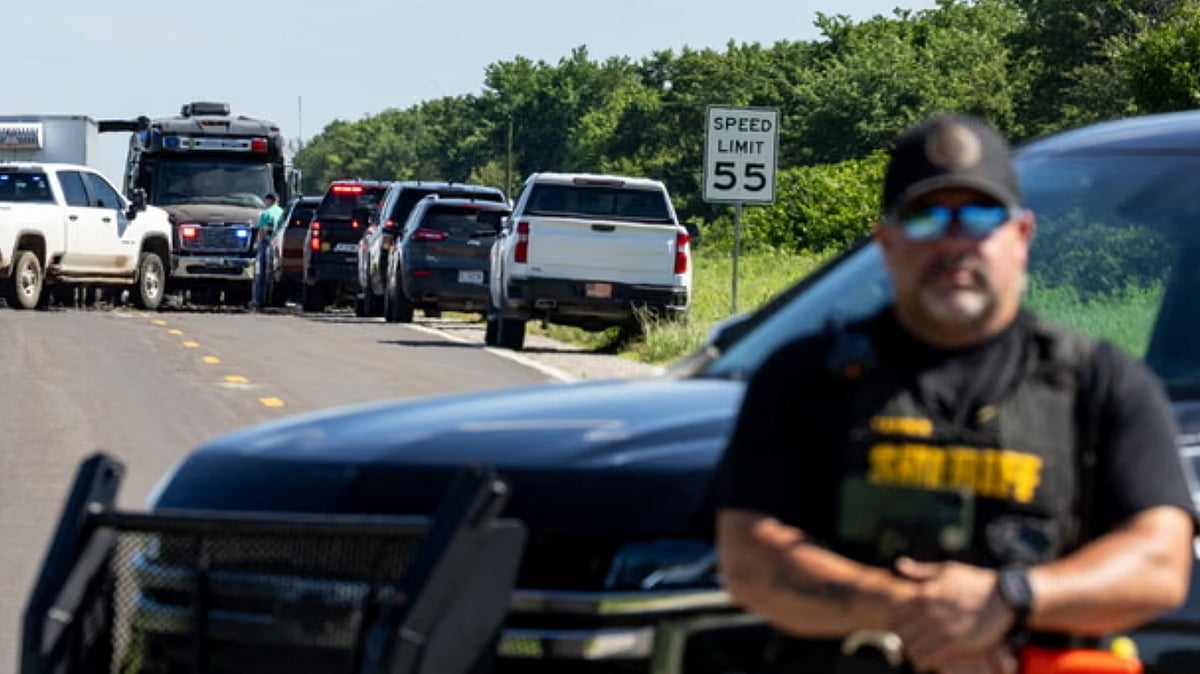Plane crash kills 11 skydivers, pilot