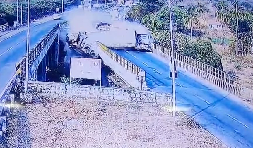 CCTV Captures Horror: Freak Vehicle Crash Claims 4 Lives at Thoppur Pass in Tamil Nadu