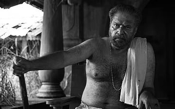 Mammootty Mesmerizes: Bramayugam Review - Haunting Black & White ...