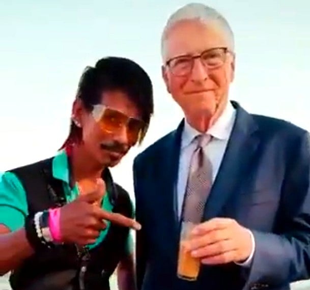 Bill Gates: "One Chai Please" डॉली चायवाला से चाय पि बिल गेट्स - रातों ...