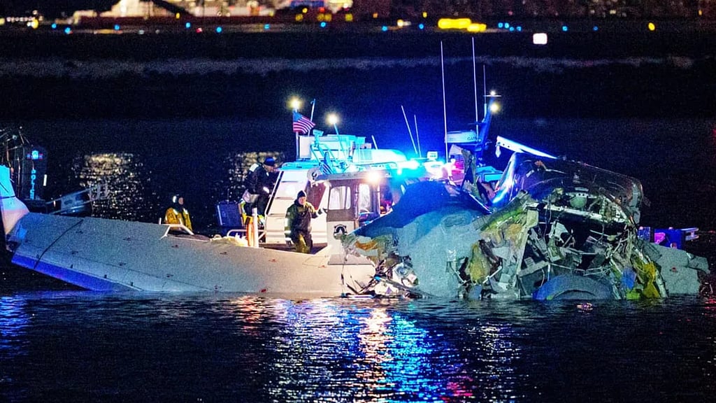 UPDATED: 'No survivors' in American Airlines plane and military ...