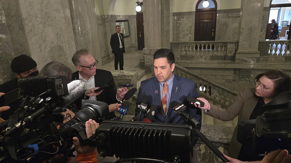 Alberta MLA Sinclair elects to remain independent