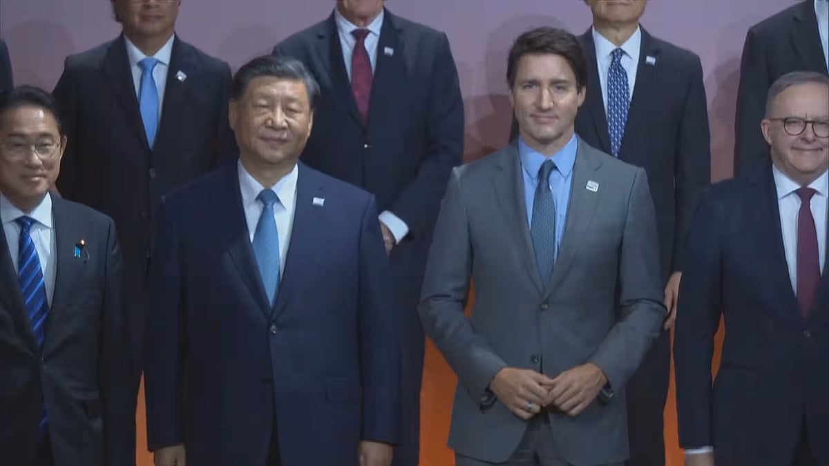 WATCH: Trudeau gets no love from Xi at APEC summit