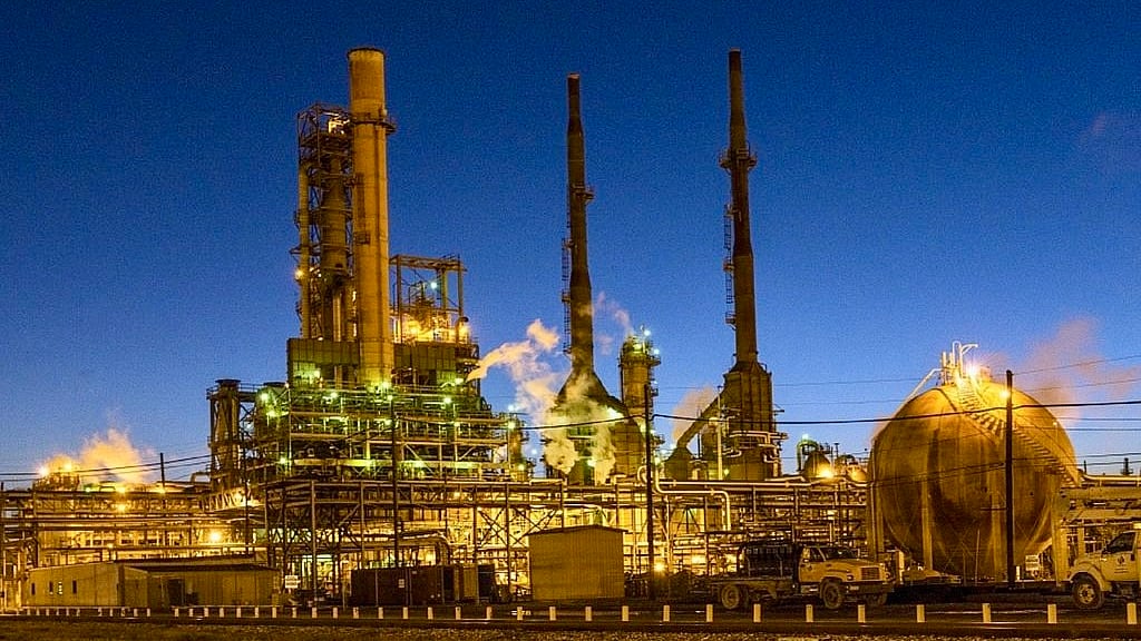 Shell refinery workers near Edmonton prepare for strike vote