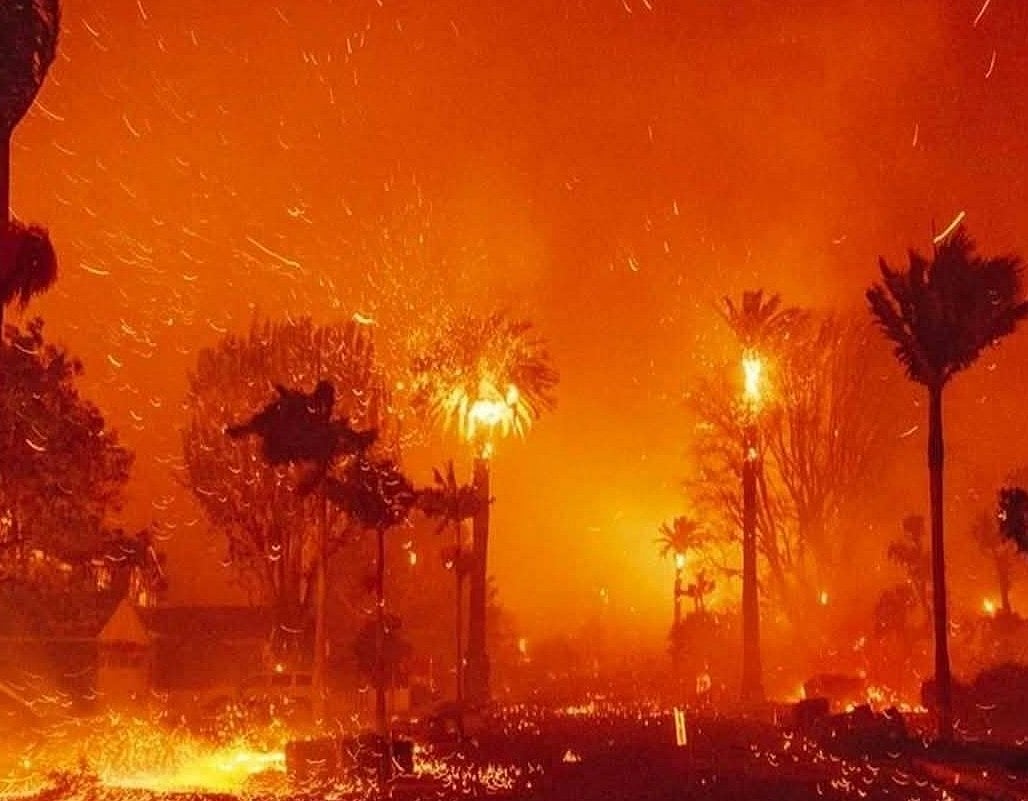 Palisades Fire live updates: Wildfires spread in Los Angeles, prompting ...