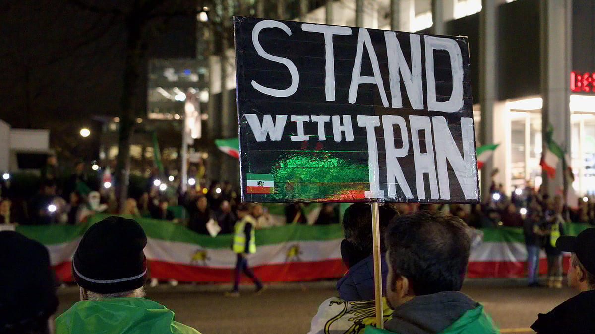 Hundreds gather at US consulate in Vancouver asking Trump to take ...