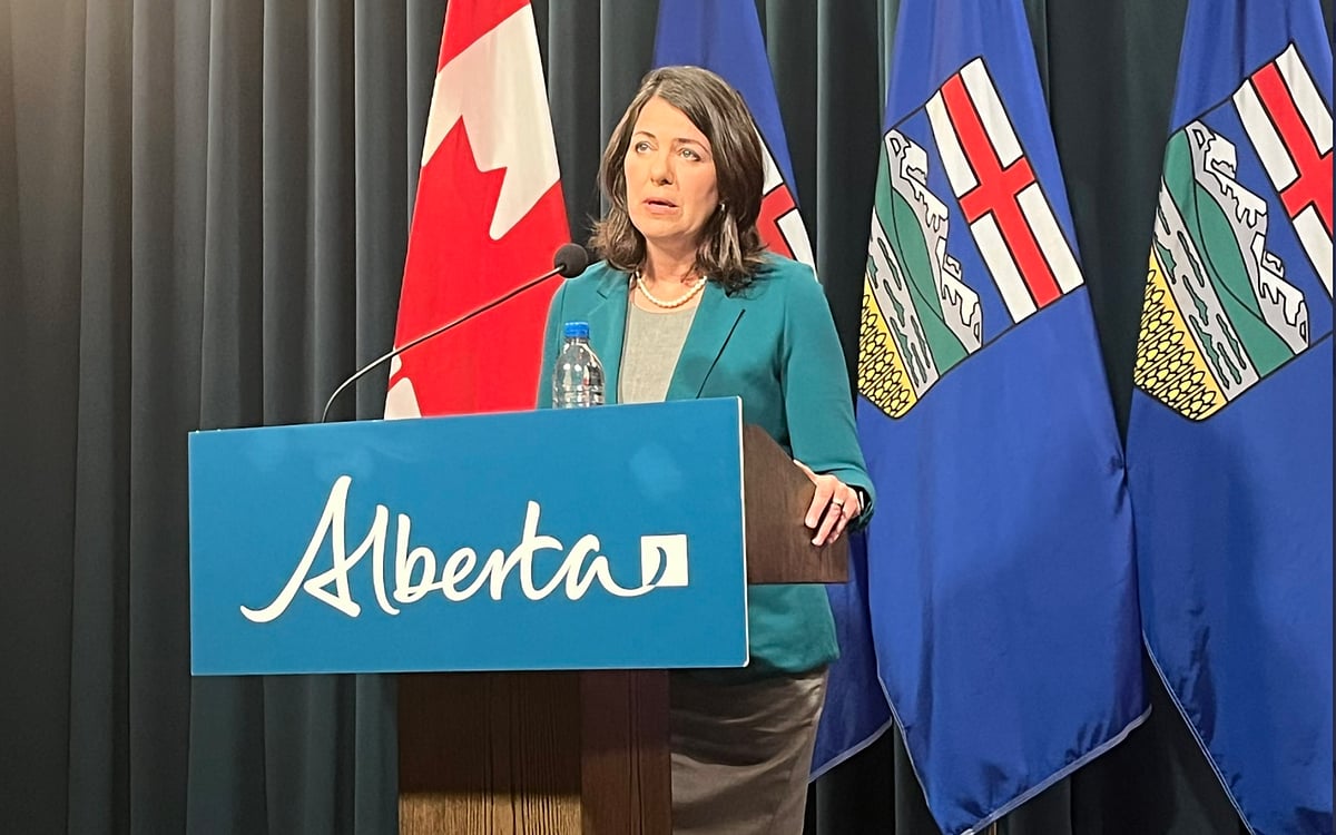Projections show Alberta UCP winning majority government