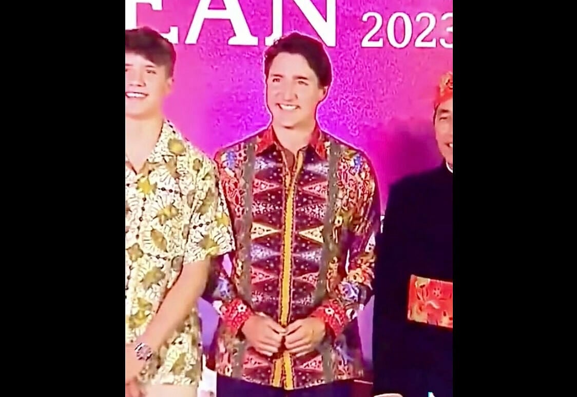 WATCH: Trudeau's 'colourful' outfit