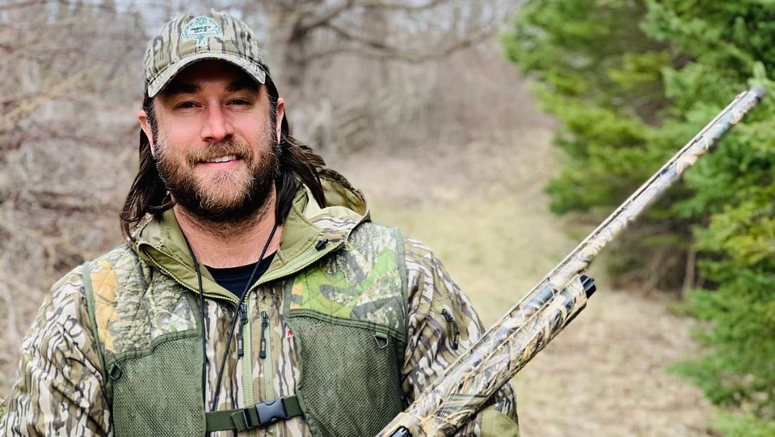 Antler Kitchen chef denounces Bill C-21 by standing with gun