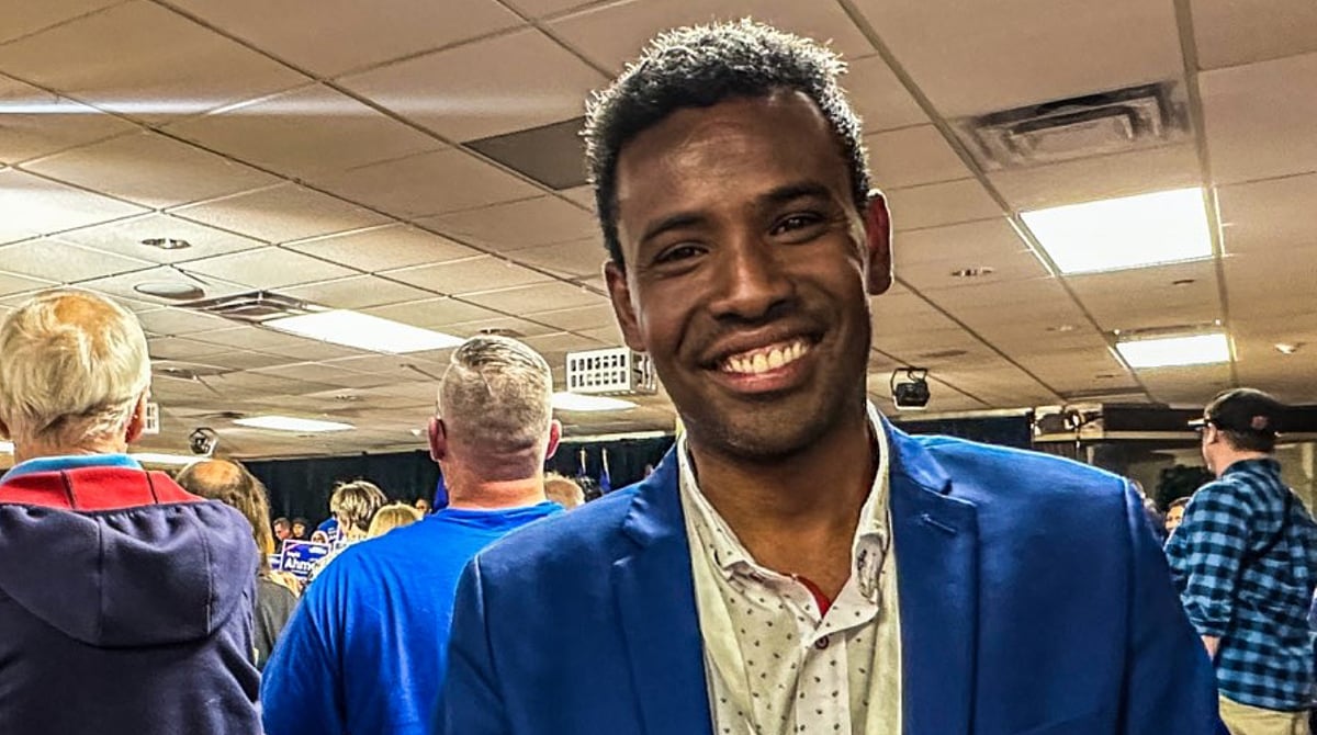 Over 450 people pack Smith rally in Edmonton