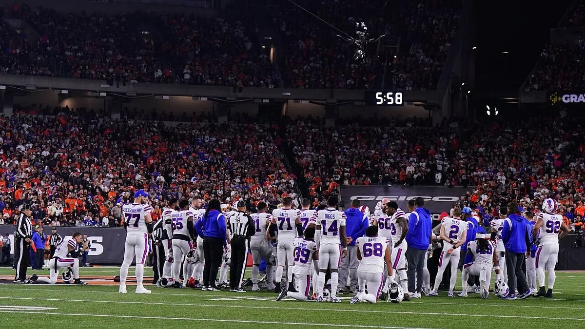 NFL player collapses on field from heart attack