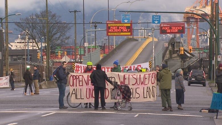 Trudeau admits rail blockade ‘worrisome’, vows quick action